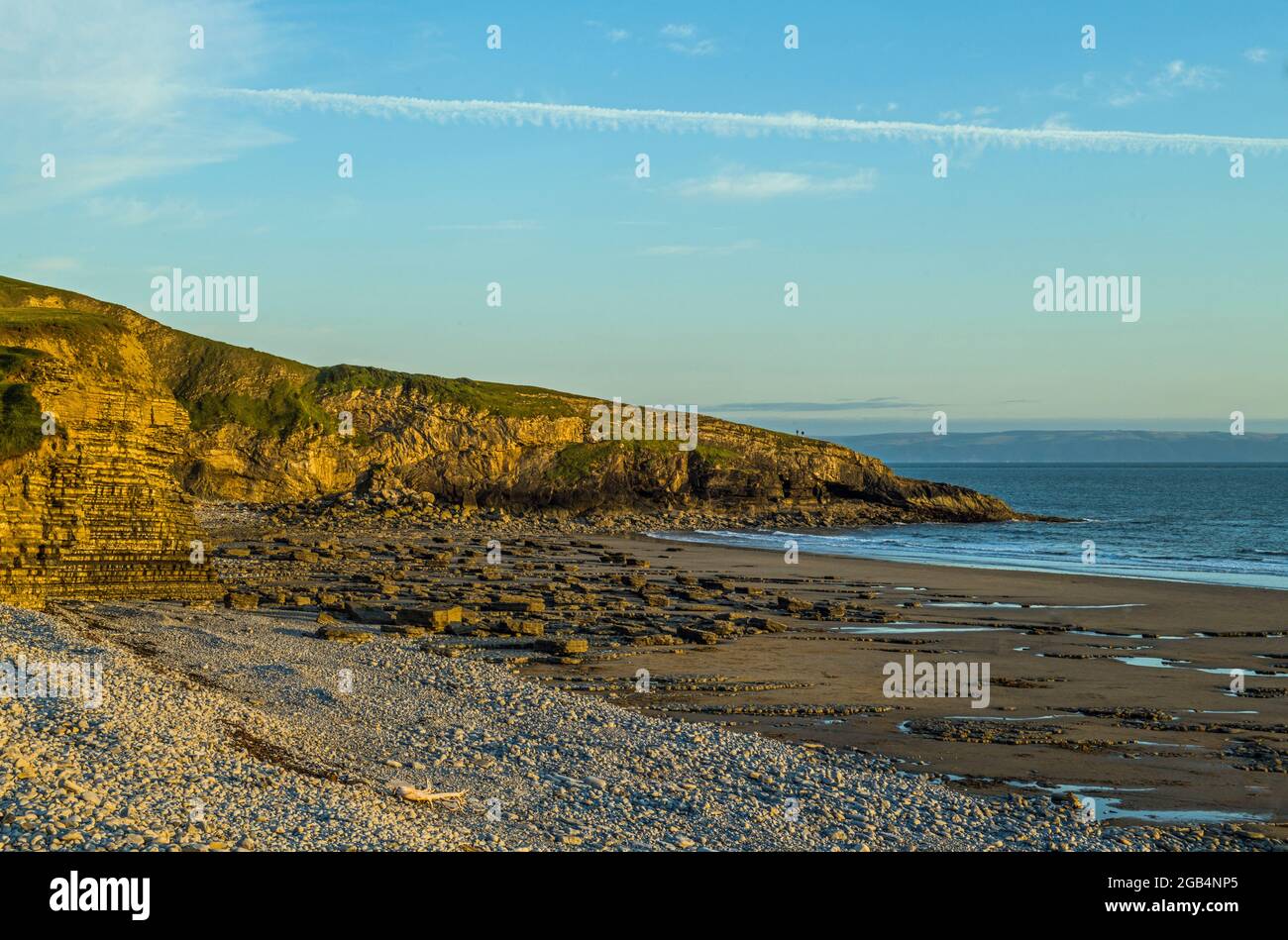 Coastal cliffs beach dunraven bay hi-res stock photography and images ...