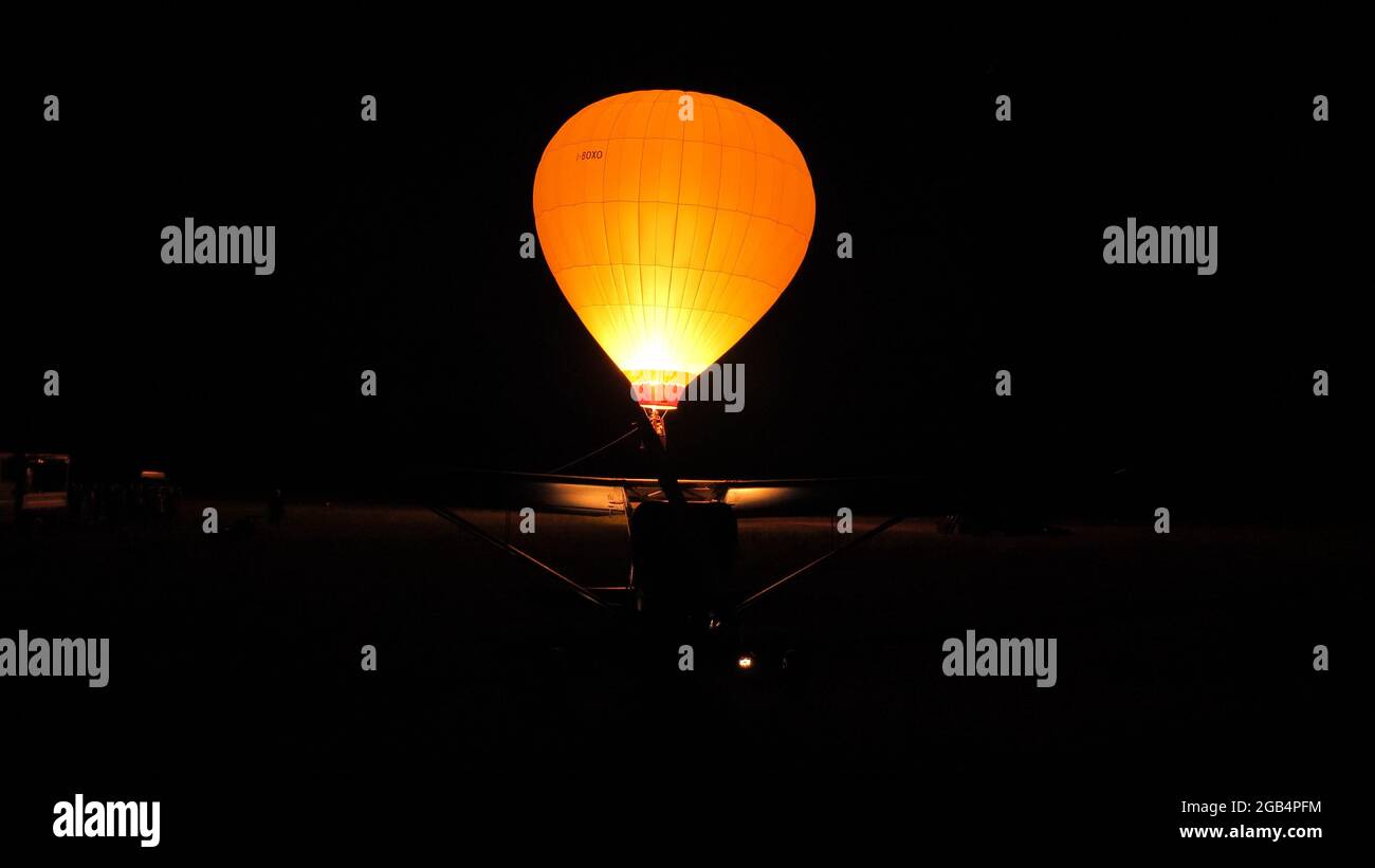 Balloon gas cylinder hi-res stock photography and images - Alamy