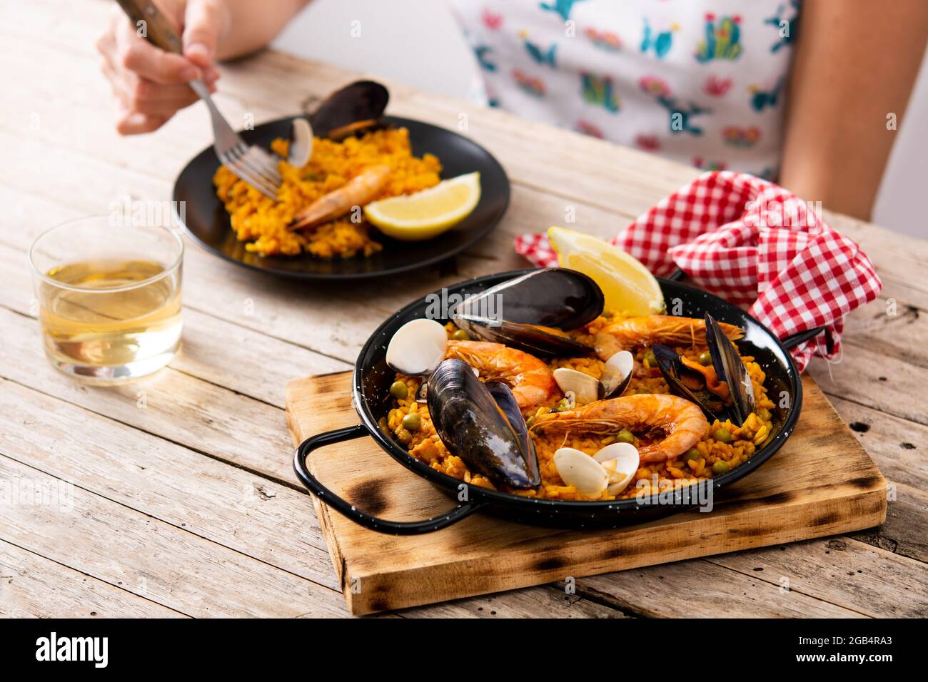 Valencia paella woman hi-res stock photography and images - Alamy