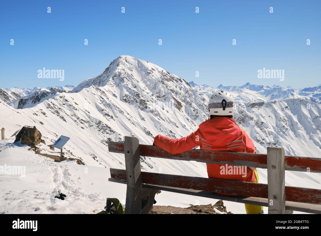 Skier sitting down hi-res stock photography and images - Alamy
