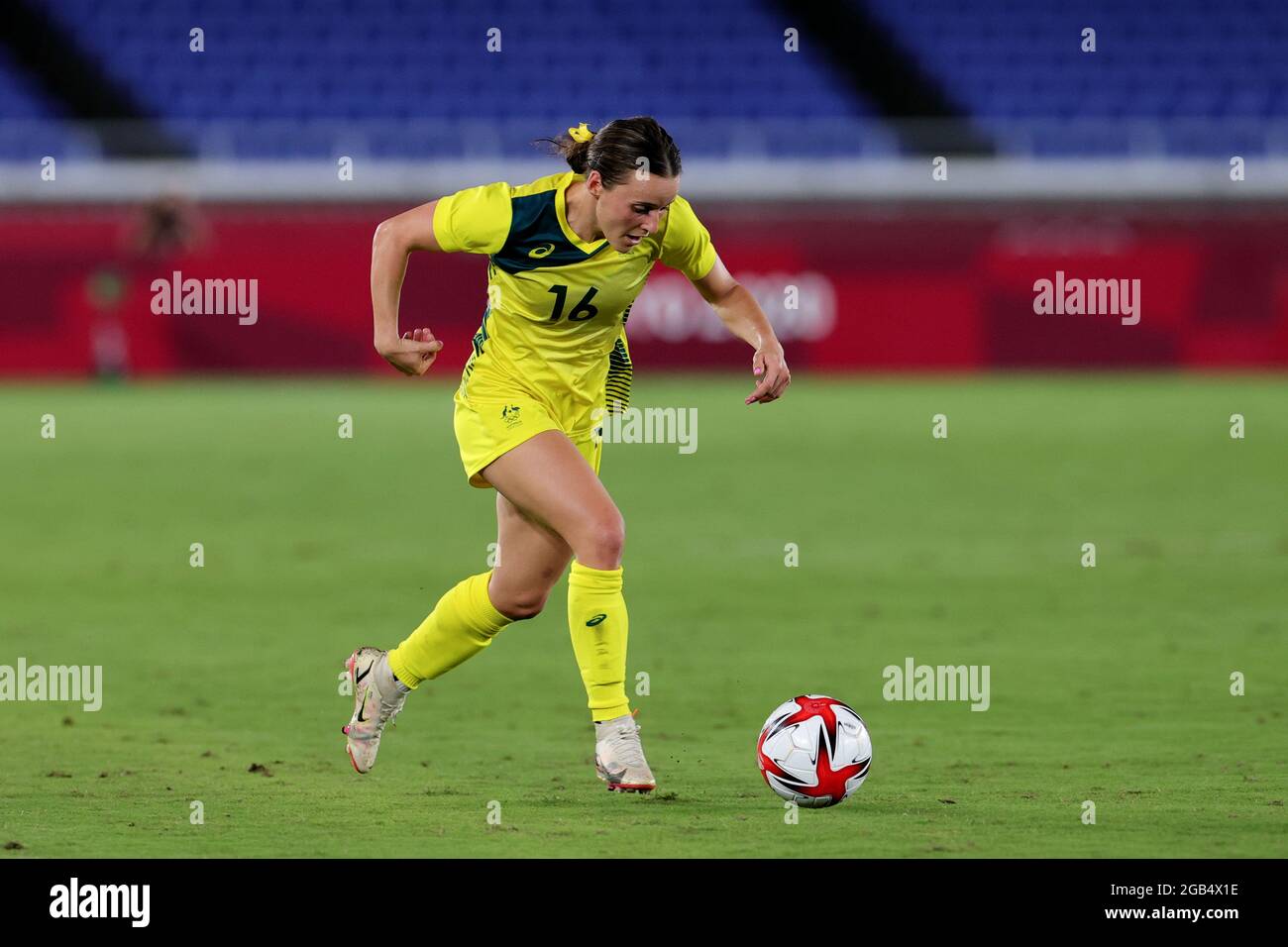 Tokyo, Japan, 2 August, 2021. Hayley Raso of Team Australia controls ...