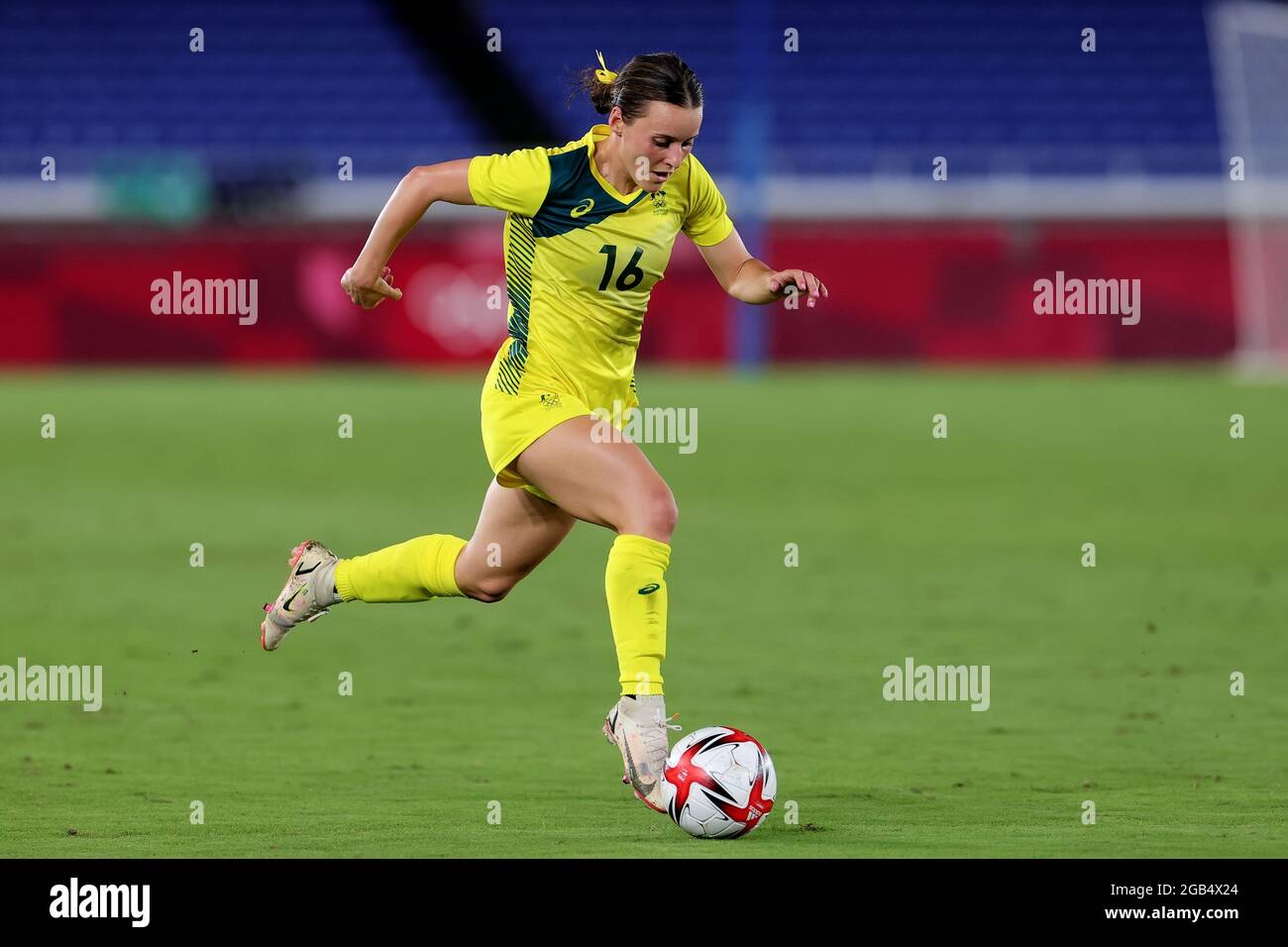 Tokyo, Japan, 2 August, 2021. Hayley Raso of Team Australia controls ...