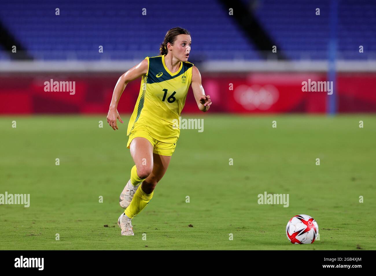 Tokyo, Japan, 2 August, 2021. Hayley Raso of Team Australia controls ...