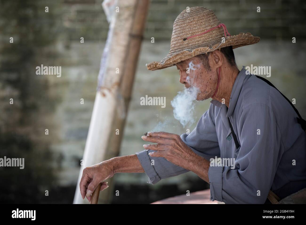 Chinese man smoking cigarette hi-res stock photography and images - Alamy