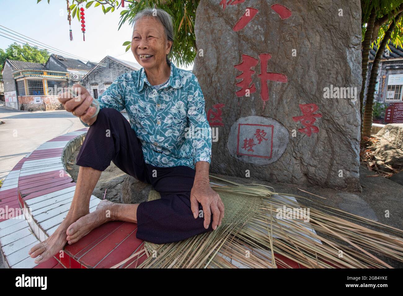 Portrait of an older lady in China, showing off a bank note Stock Photo ...