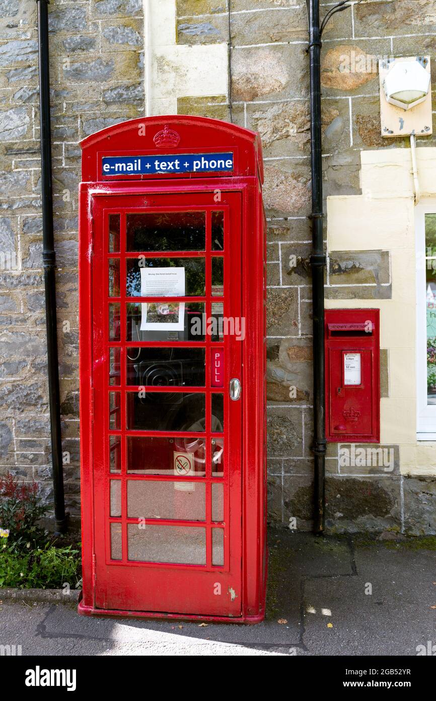 Postal service small scottish scotland sign hi-res stock photography ...