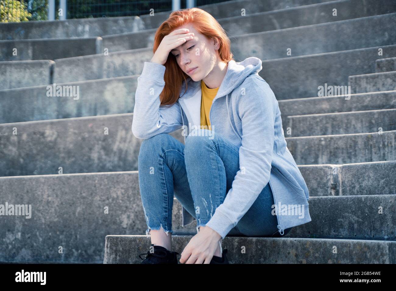Teen bully help hi-res stock photography and images - Alamy