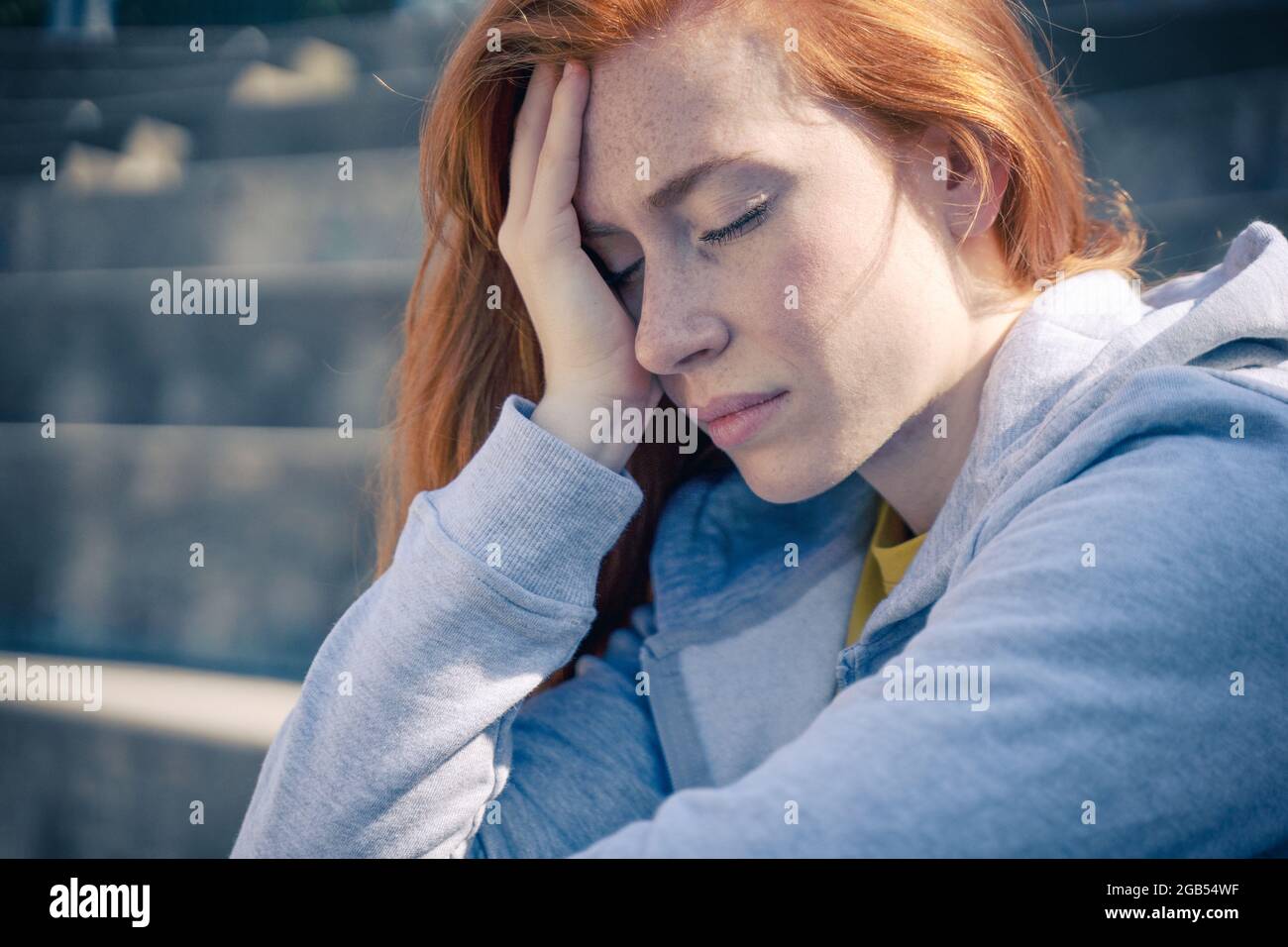 Teen bully help hi-res stock photography and images - Alamy