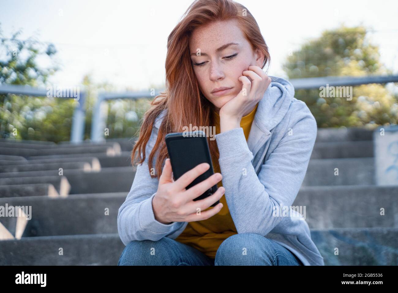 Waiting message hi-res stock photography and images - Alamy