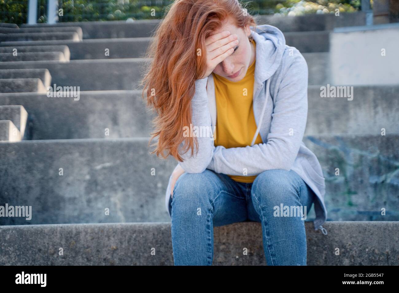 Teen bully help hi-res stock photography and images - Alamy