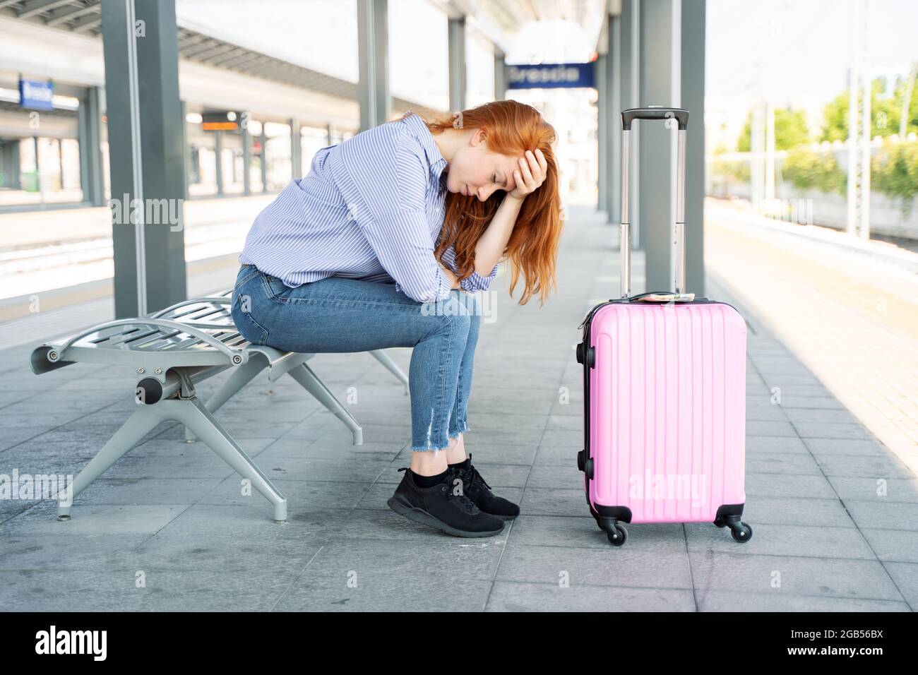 Waiting delayed delayed hi-res stock photography and images - Alamy