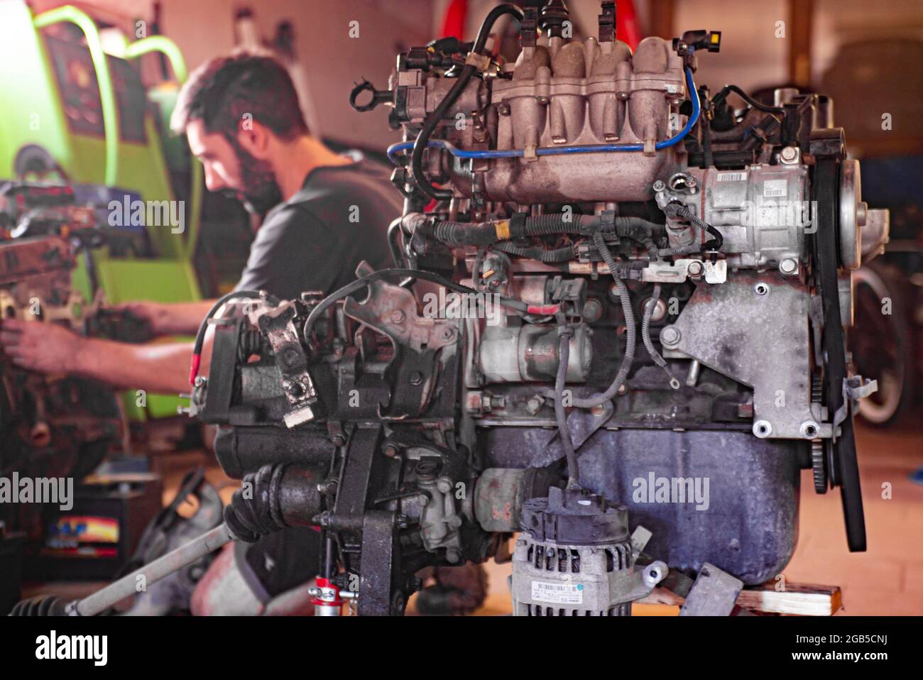 Detail of Mechanic overhauls car engine in a workshop Stock Photo - Alamy