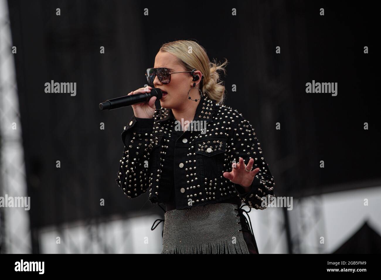 Washington, USA. August 1st 2021: SInger Gabby Barrett performs during ...