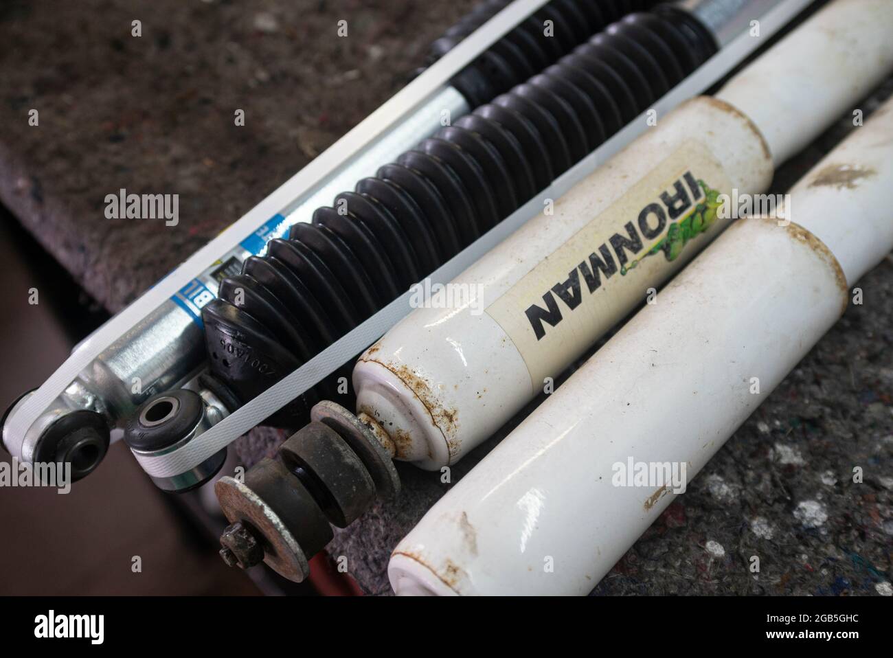 Old metal shock spring rust hi-res stock photography and images - Alamy