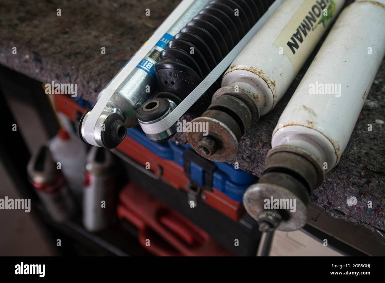 Old metal shock spring rust hi-res stock photography and images - Alamy