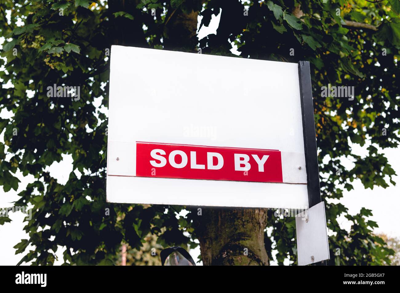 Suburban property board hi-res stock photography and images - Alamy