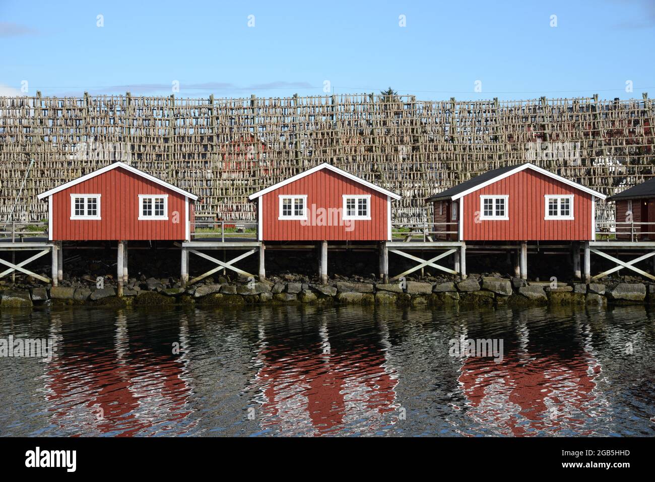 Cabin houses on the river Stock Photo - Alamy