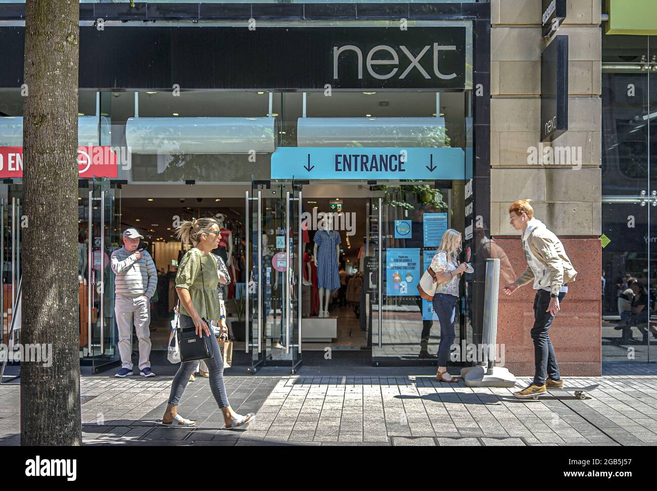 Shop signs logos next hi-res stock photography and images - Alamy