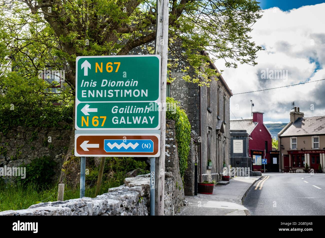 County galway ireland road sign hi-res stock photography and images - Alamy