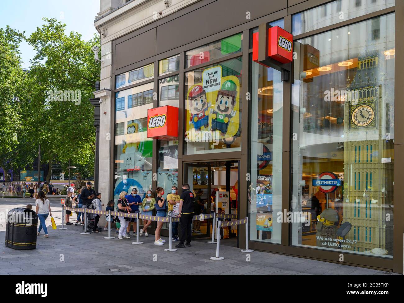 Queue of people entering lego store hi-res stock photography and images ...