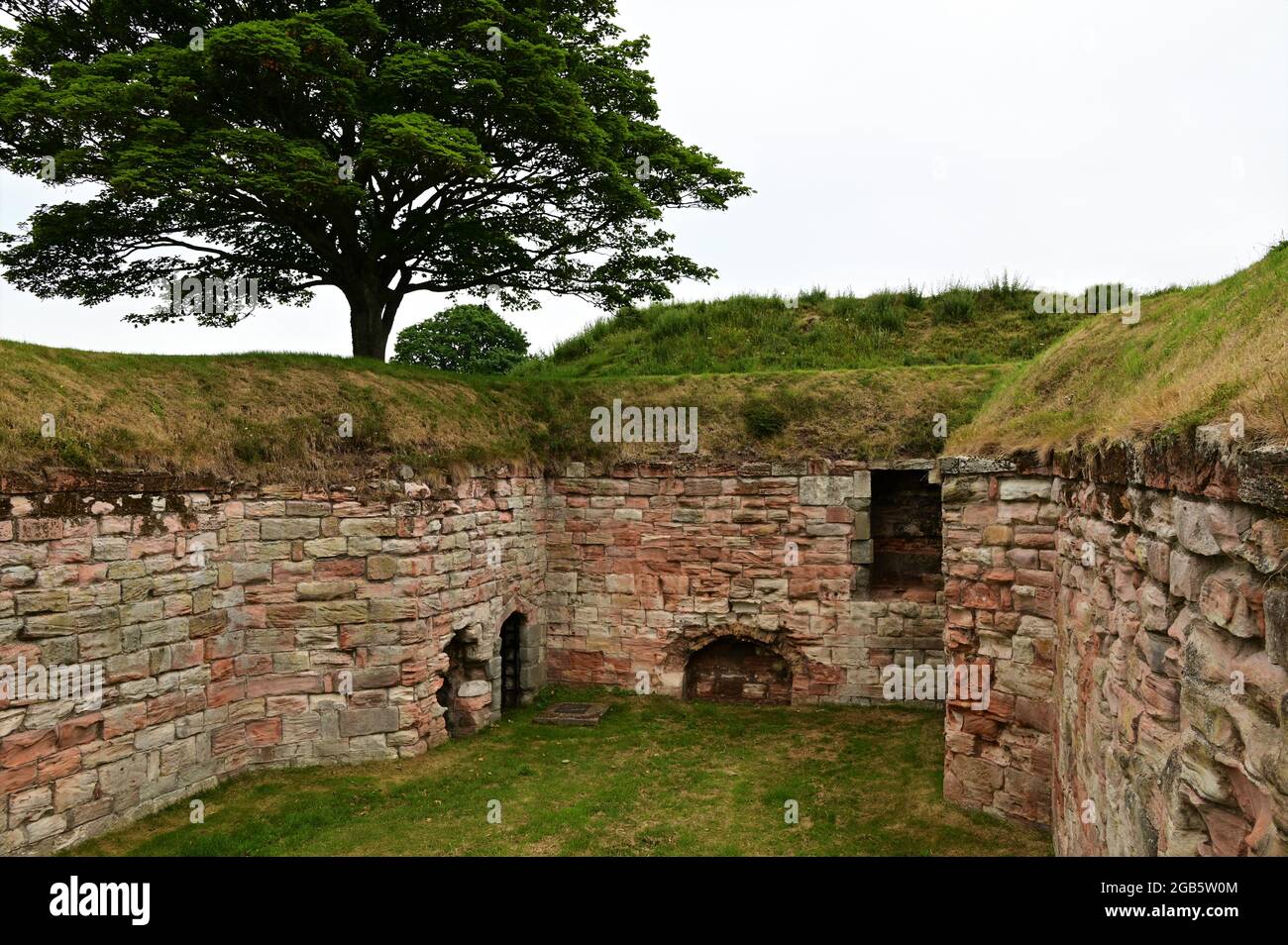 Berwick castle and ramparts hi-res stock photography and images - Alamy