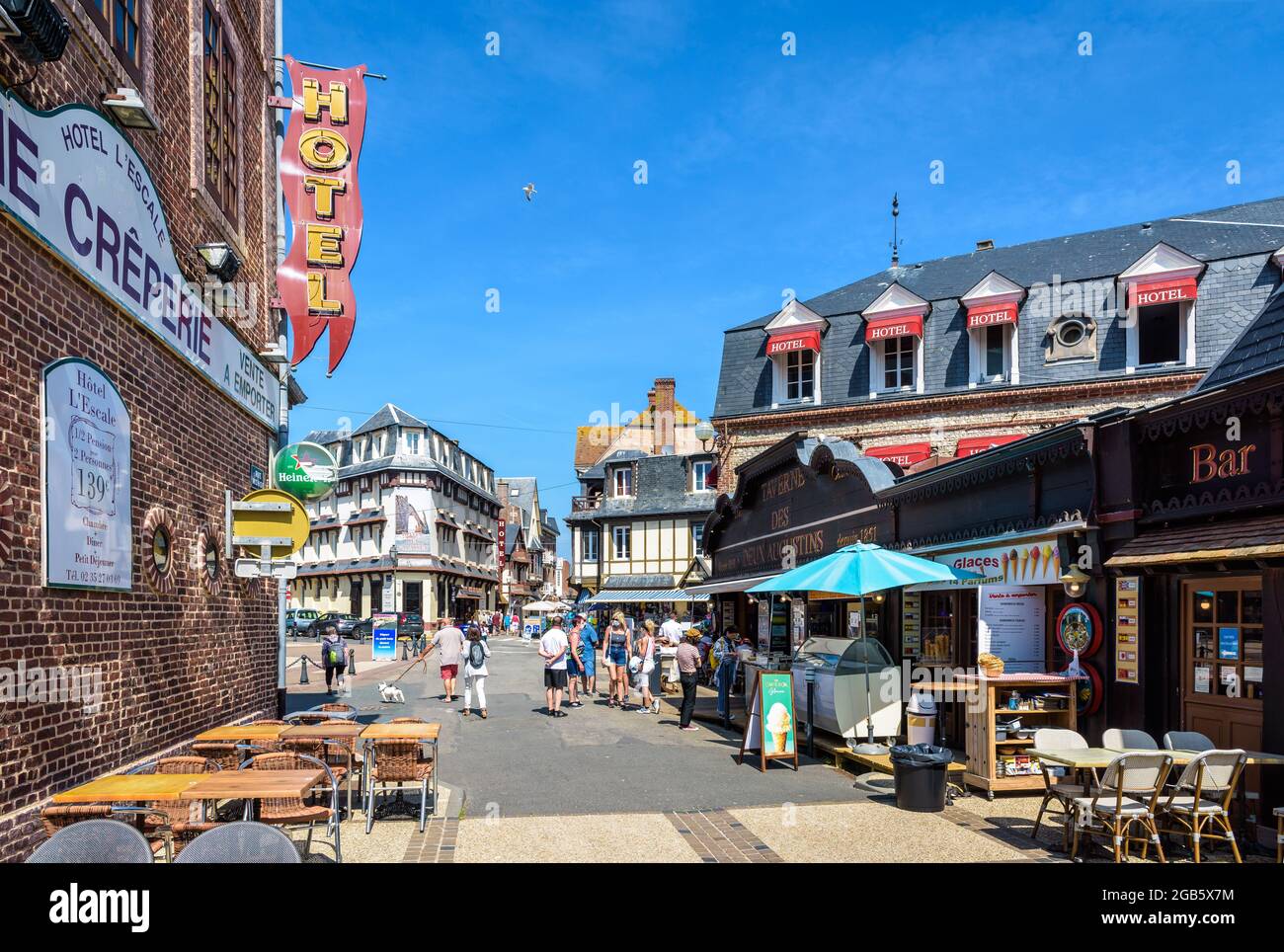 Center of etretat town hi-res stock photography and images - Alamy