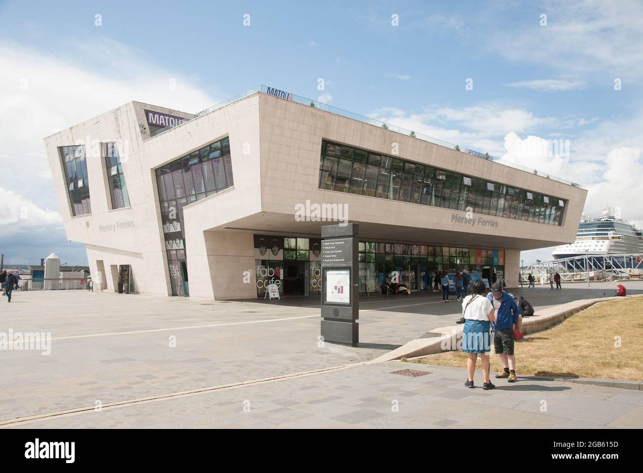 Riverside ferry terminal hi-res stock photography and images - Alamy