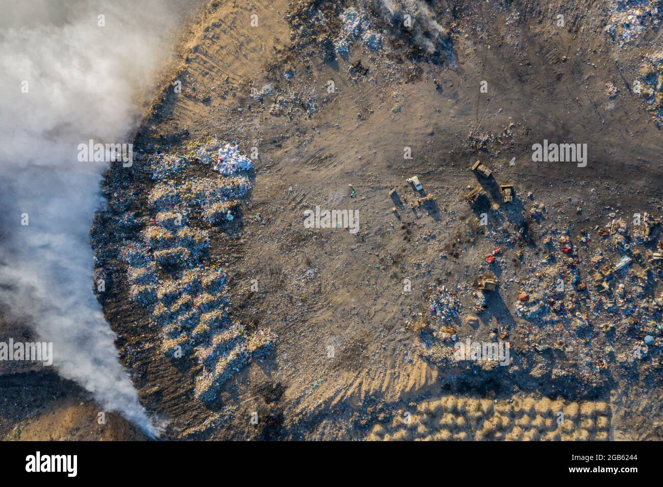 Aerial fire burning landfill site hi-res stock photography and images ...