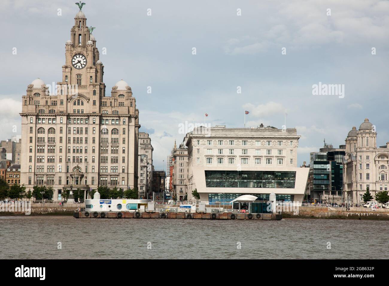 Liverpool waterfront river Mersey Stock Photo - Alamy