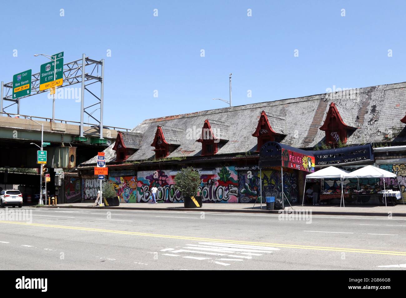 Hunts point railroad station hi-res stock photography and images - Alamy