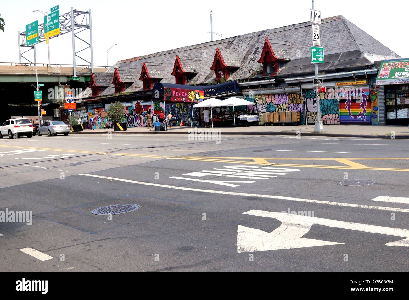 Hunts point railroad station hi-res stock photography and images - Alamy