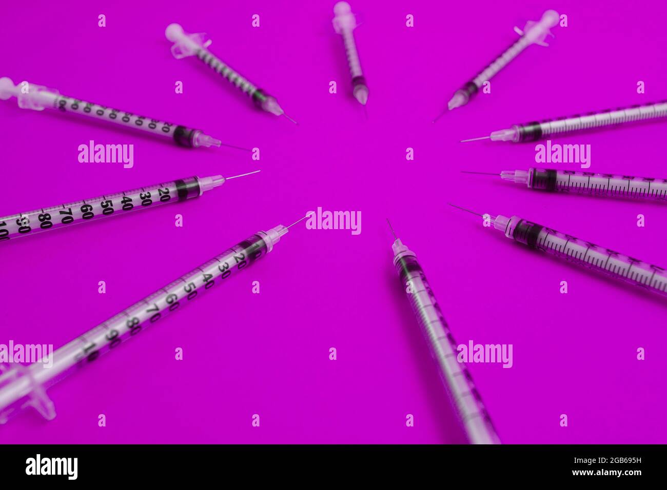 Pink injection syringe medical hi-res stock photography and images - Alamy