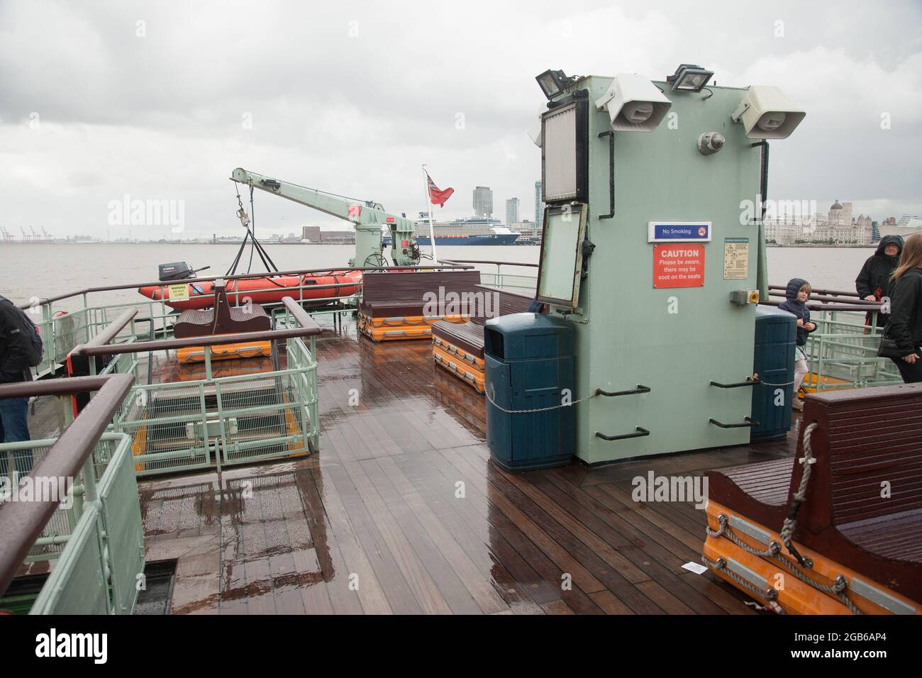 Woodside Birkenhead river Mersey ferry Stock Photo - Alamy