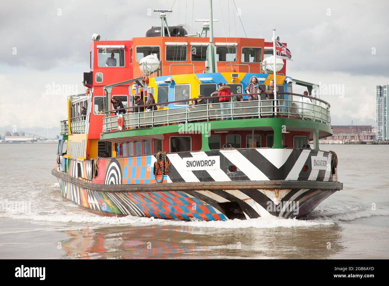 Woodside Birkenhead river Mersey ferry Stock Photo - Alamy