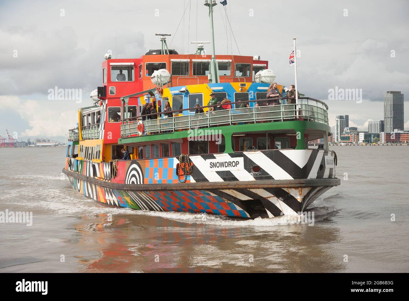 Woodside Birkenhead river Mersey ferry Stock Photo - Alamy