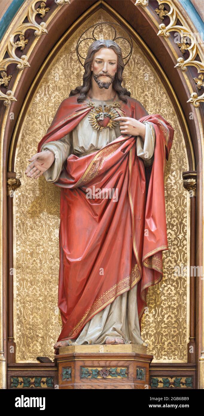 VIENNA, AUSTIRA - JUNI 24, 2021: The carved polychrome statue of Heart ...