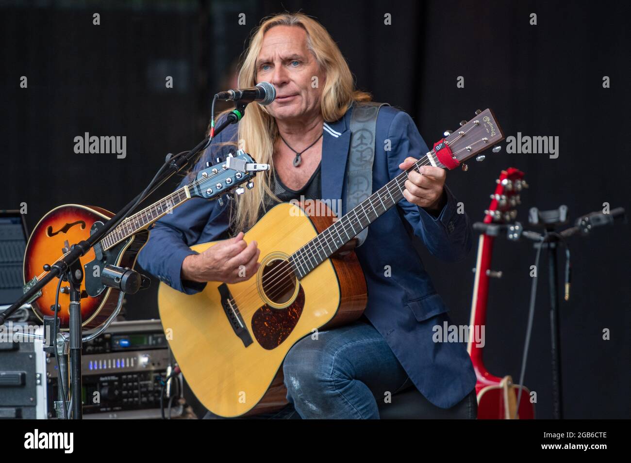 Dieter "Maschine" Birr und Uwe Hassbecker (Silly) im Parktheater Großer Garten in Dresden am 31. ...