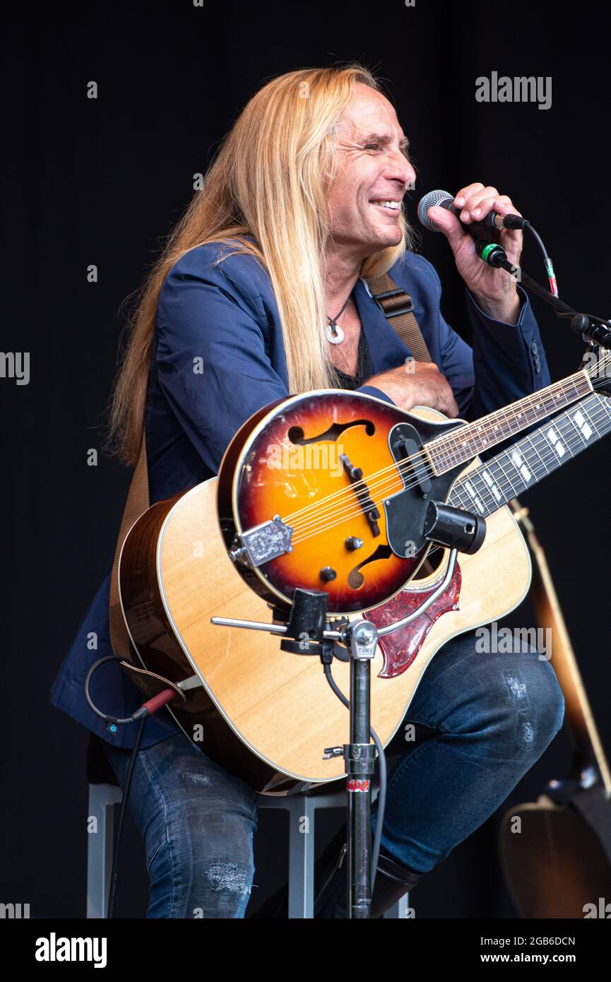 Dieter "Maschine" Birr und Uwe Hassbecker (Silly) im Parktheater Großer Garten in Dresden am 31. ...