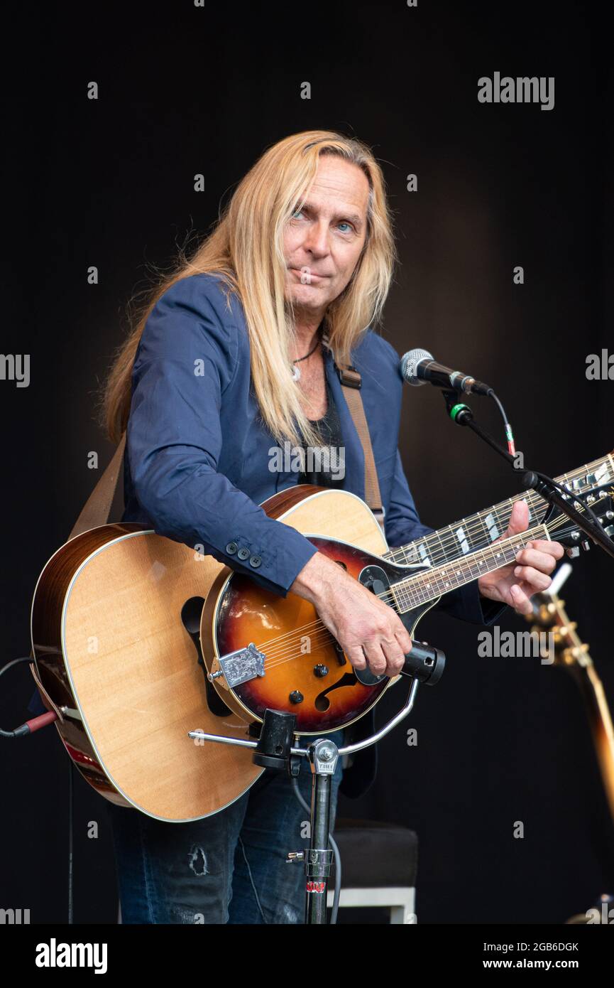Dieter "Maschine" Birr und Uwe Hassbecker (Silly) im Parktheater Großer Garten in Dresden am 31. ...
