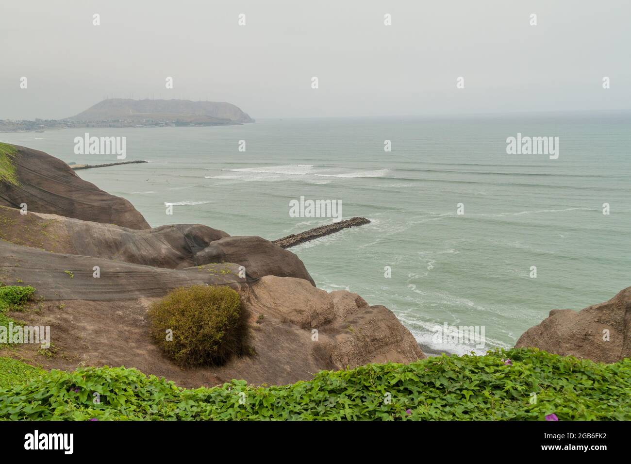 Cliffs above the ocean in Miraflores district of Lima, Peru Stock Photo ...