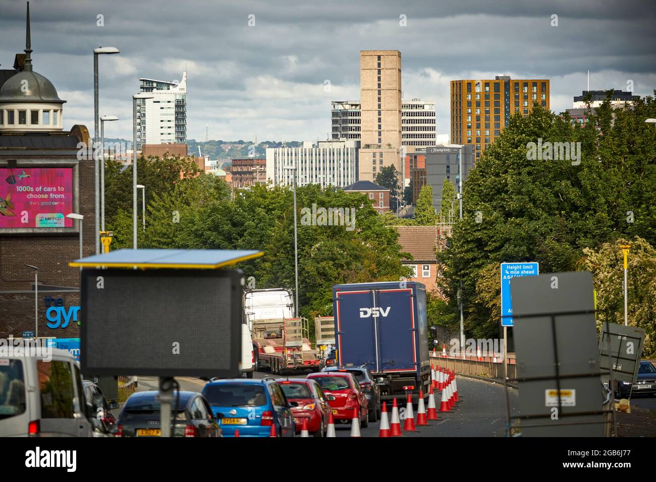 Leeds skyline hi-res stock photography and images - Alamy