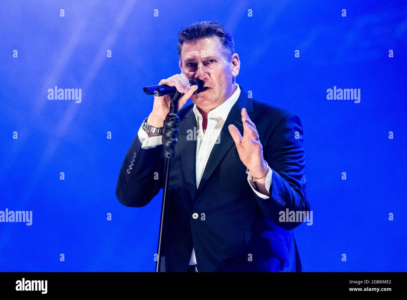Tony Hadley singing with his band The Fabulous TH Band at Fantasia ...
