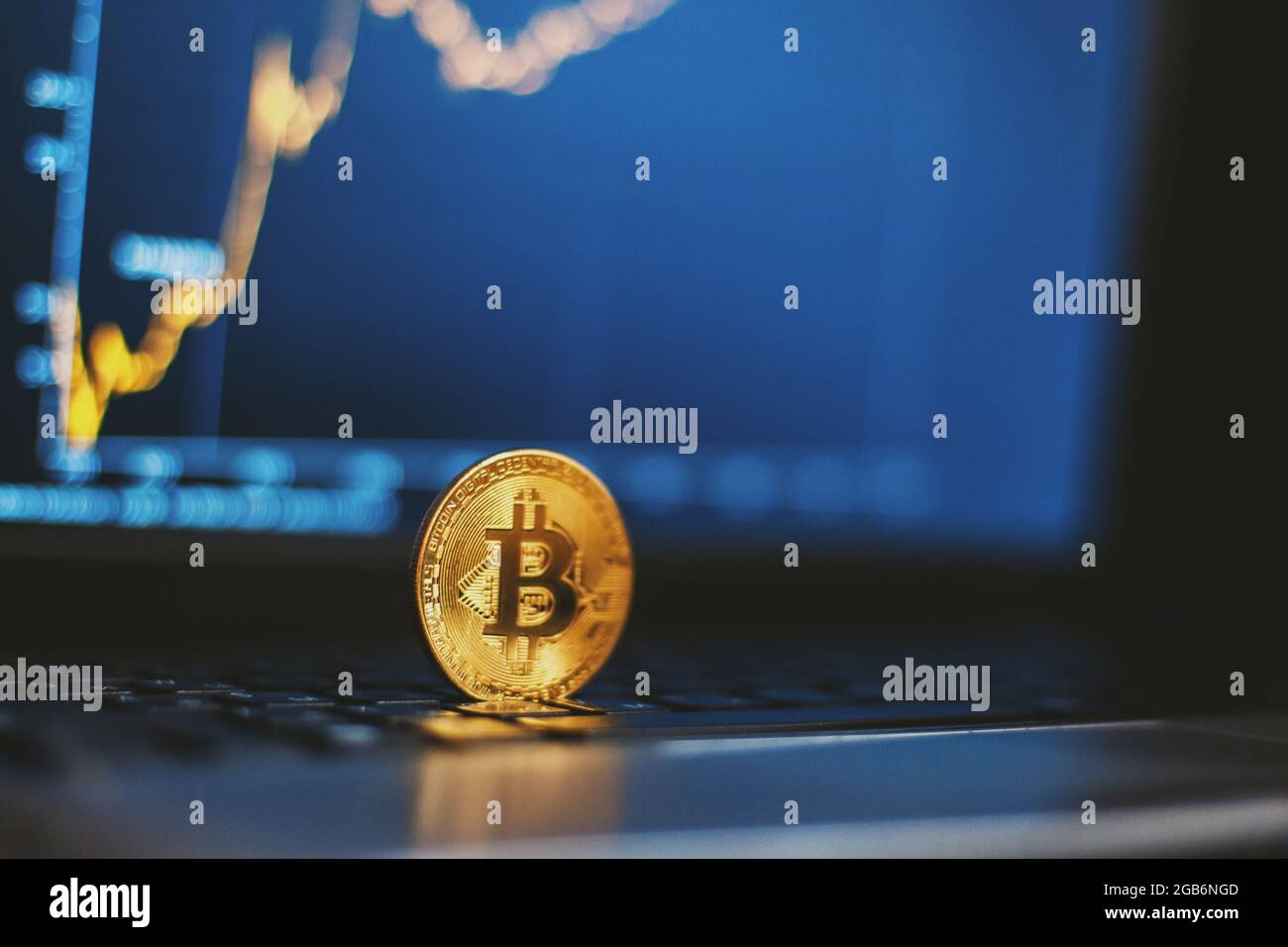 Bitcoin chart computer hi-res stock photography and images - Alamy