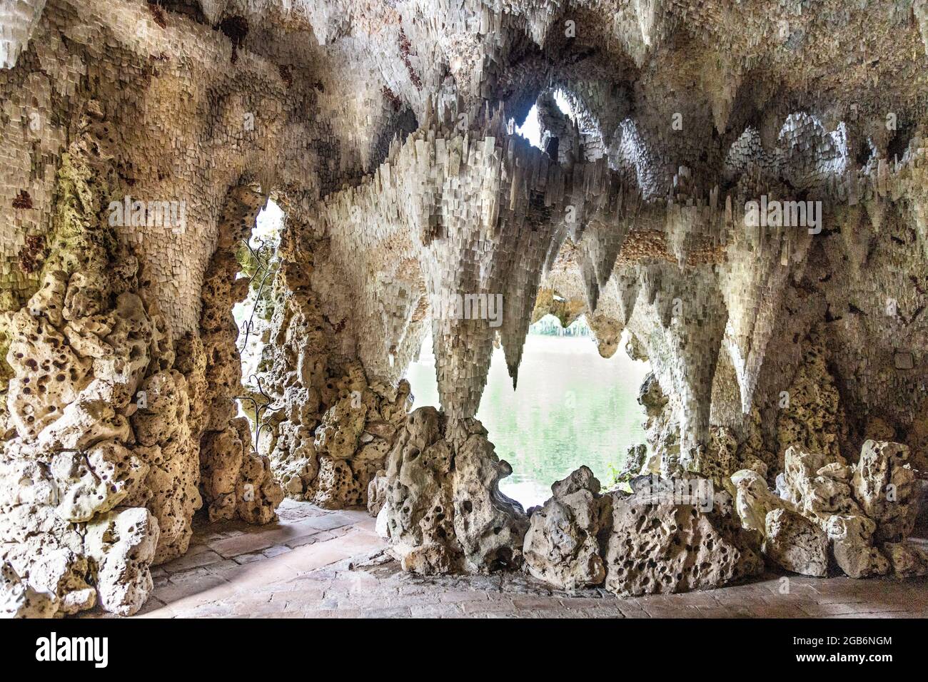 Crystal cave painshill park hi-res stock photography and images - Alamy