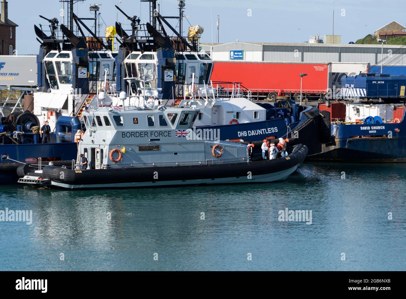 Migrants uk boat crossing hi-res stock photography and images - Alamy