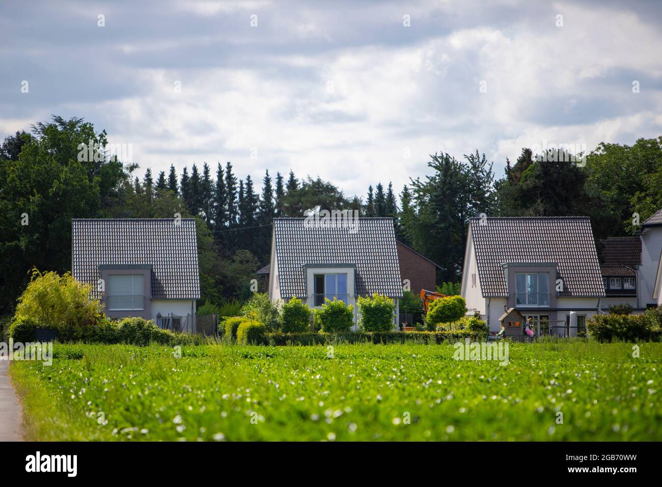 Housing neigborhood hi-res stock photography and images - Alamy