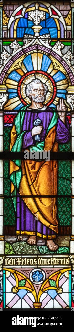 St peter stained glass window hi-res stock photography and images - Alamy