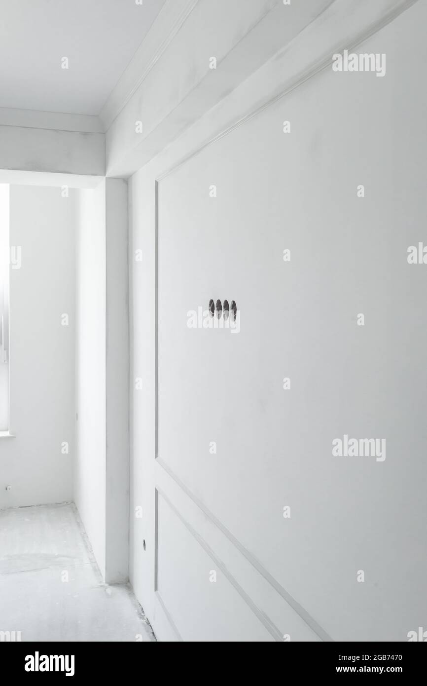 putty of walls repair in the apartment Stock Photo - Alamy