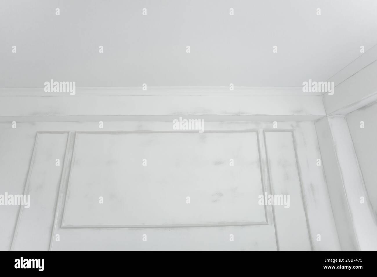 putty of walls repair in the apartment Stock Photo - Alamy