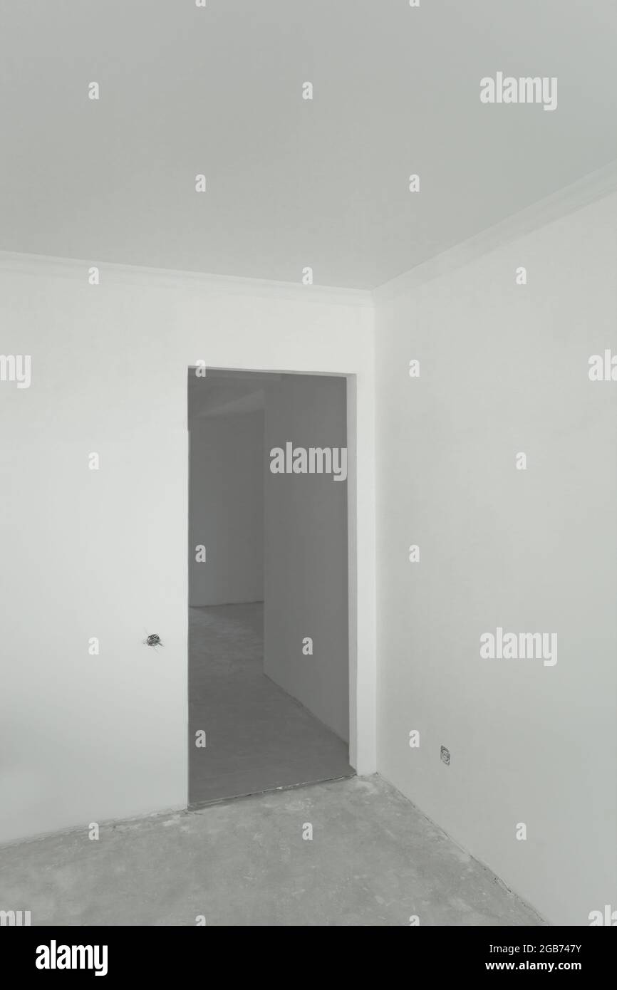 putty of walls repair in the apartment Stock Photo - Alamy